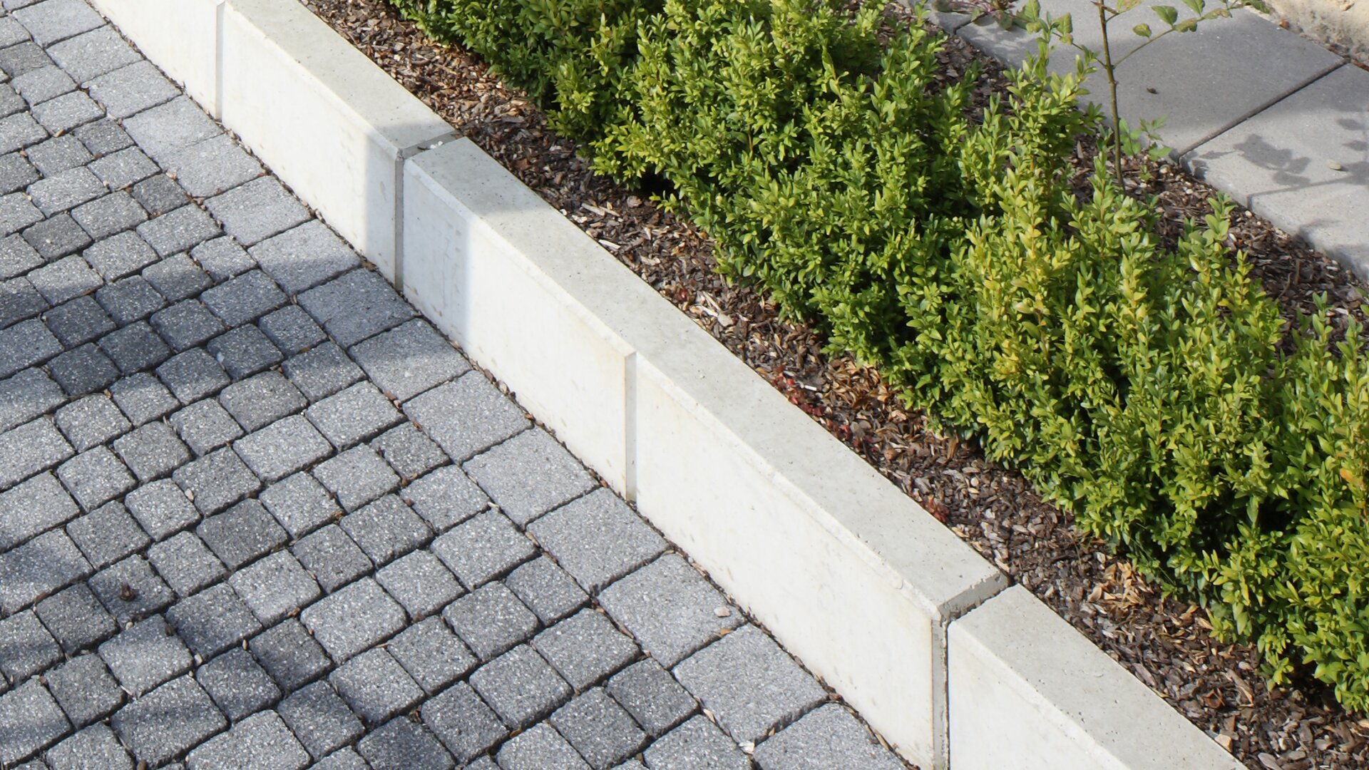 L-Tec Bordstein in Sichtbeton | Lithonplus