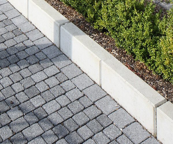 Sichtbeton-Randstein L-TEC Bord